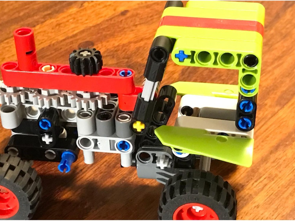 LEGO MOC 42102 old Tractor by 13neat8 | Rebrickable - Build with LEGO