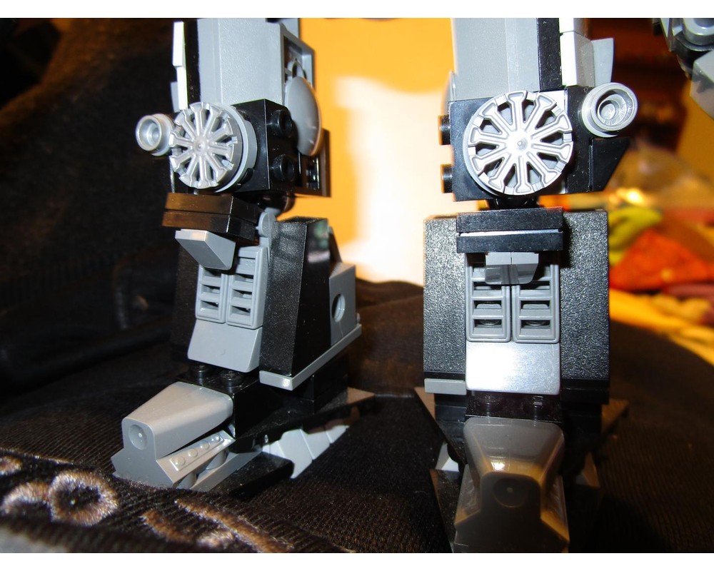 LEGO MOC Bat Mech by beezysmeezy | Rebrickable - Build with LEGO