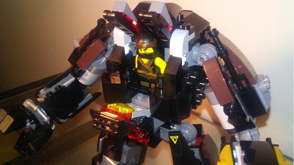 LEGO MOC Quake Mech Alt Build by beezysmeezy | Rebrickable - Build with ...