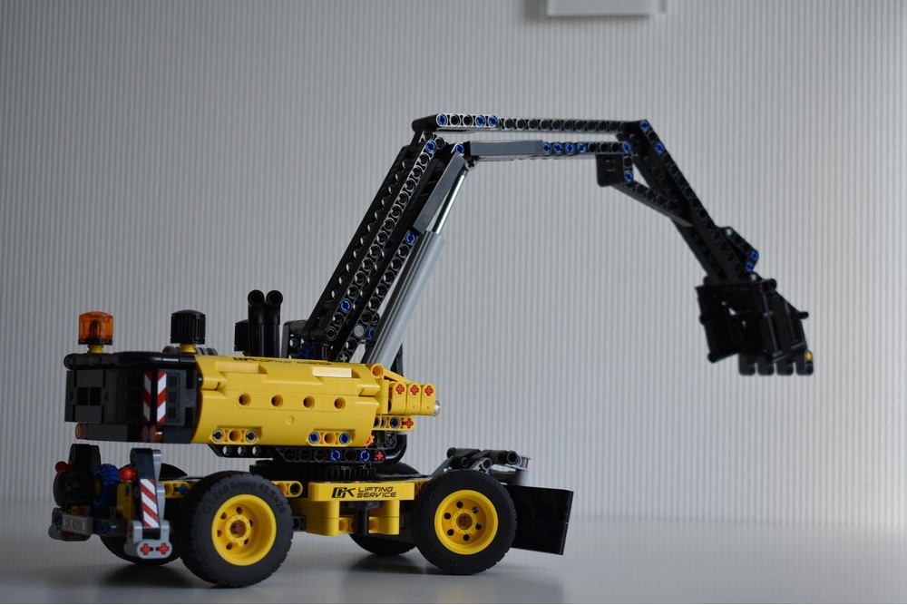 LEGO MOC 42108 alternate - wheeled excavator by tgbdz | Rebrickable ...