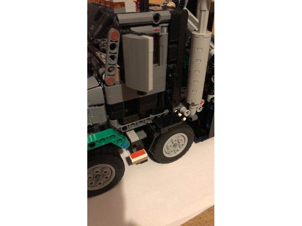 LEGO MOC Mack Granite 8 wheeler Hiab by Smudge | Rebrickable - Build ...
