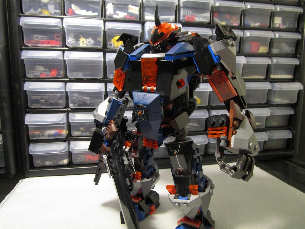 LEGO MOC Black Knight Mech Alt Build by beezysmeezy | Rebrickable ...
