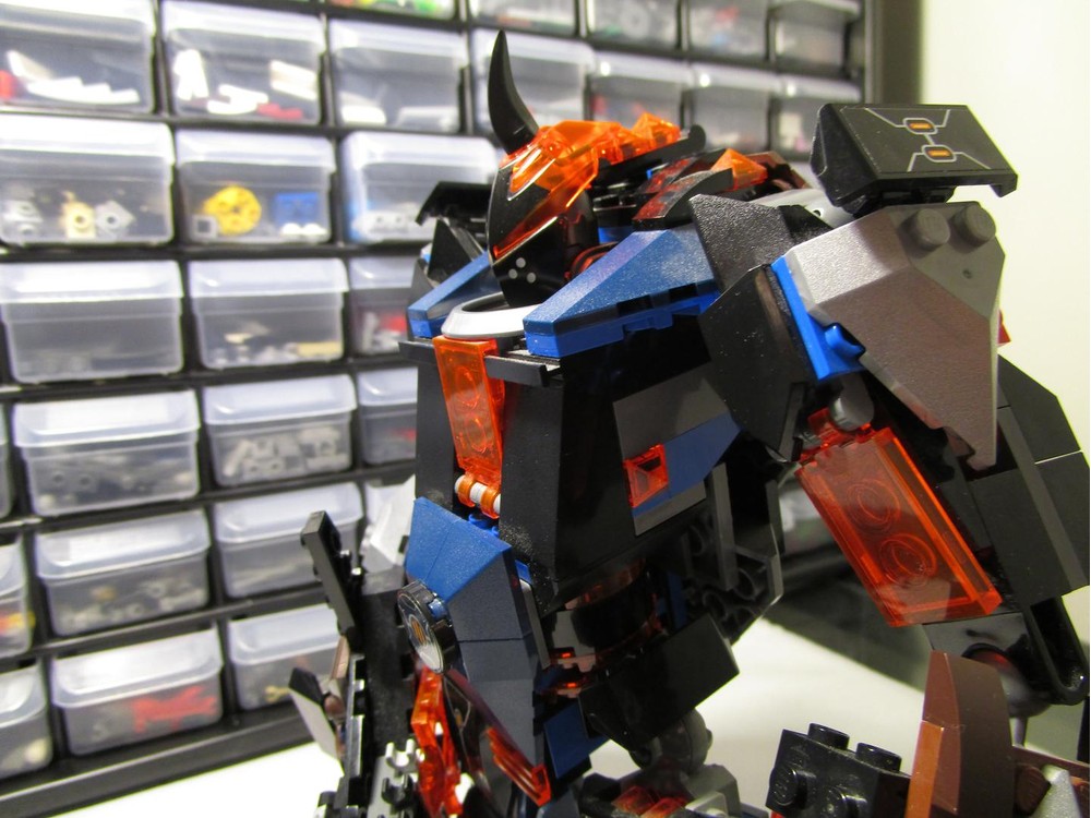 LEGO MOC Black Knight Mech Alt Build by beezysmeezy | Rebrickable ...