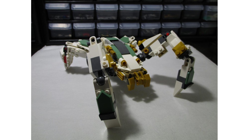 LEGO MOC Golden Titan Headcrab by beezysmeezy | Rebrickable - Build ...