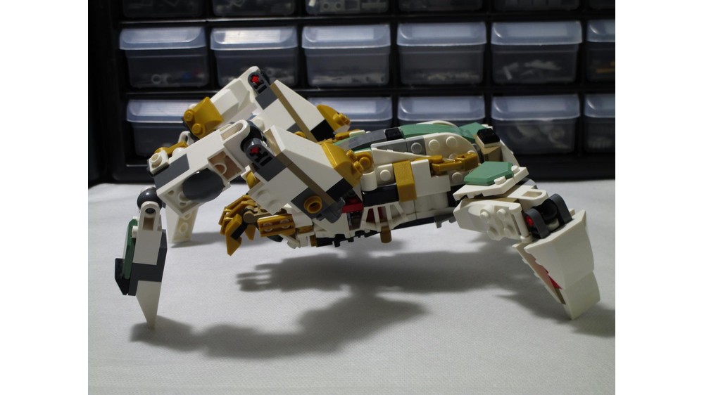 LEGO MOC Golden Titan Headcrab by beezysmeezy | Rebrickable - Build ...