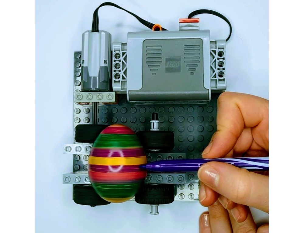LEGO MOC Egg Decorator by 37bricks | Rebrickable - Build with LEGO