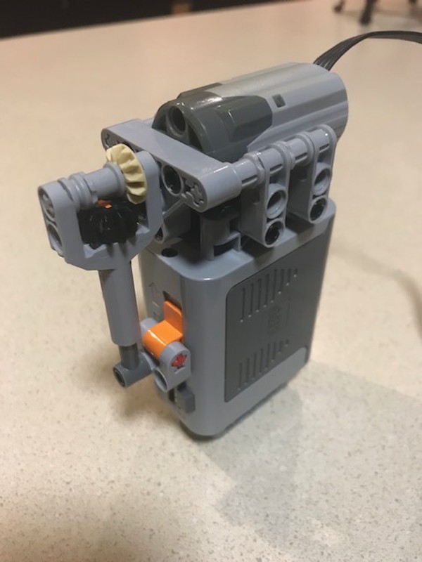 LEGO MOC Switchable battery box -improved version by kevstechnic ...