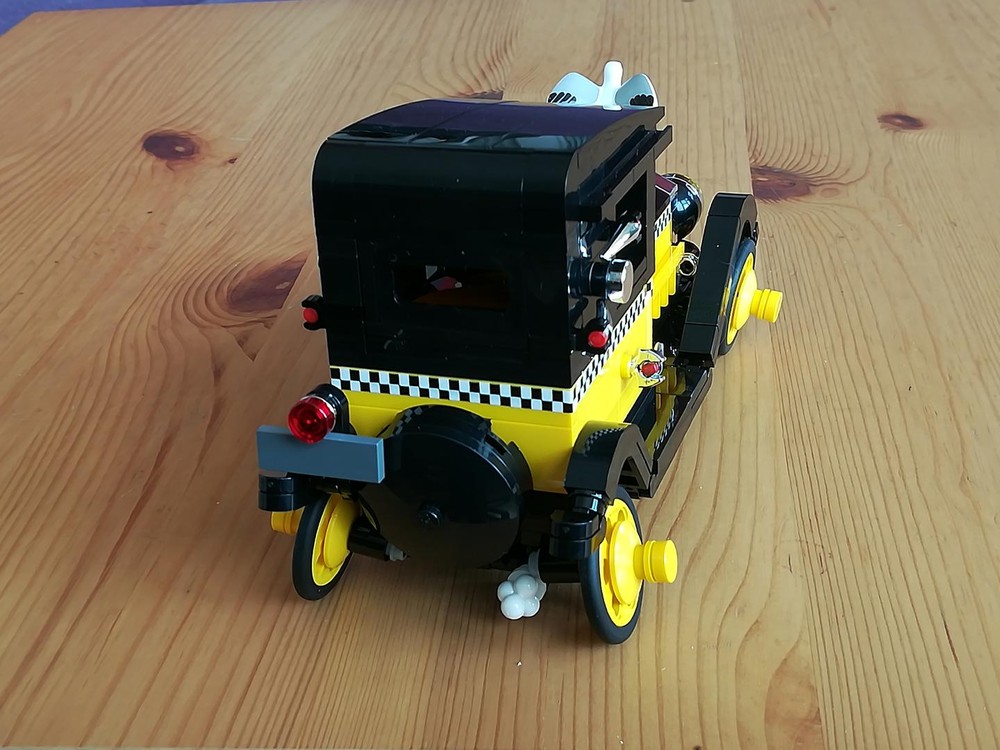 LEGO MOC Gaston Lagaffe's Fiat 509 by Rastacoco | Rebrickable - Build ...