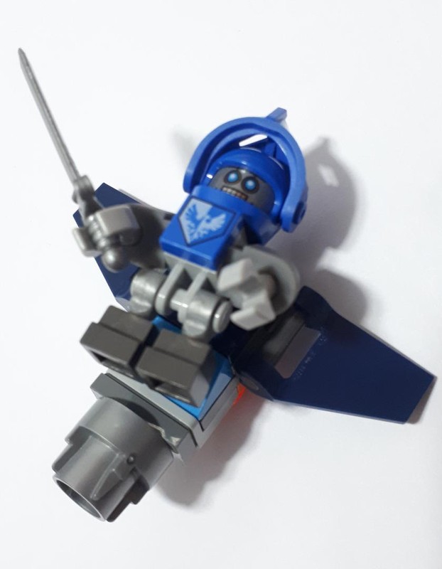 LEGO MOC Squirebot jetpack by eewurbreathstink | Rebrickable - Build ...