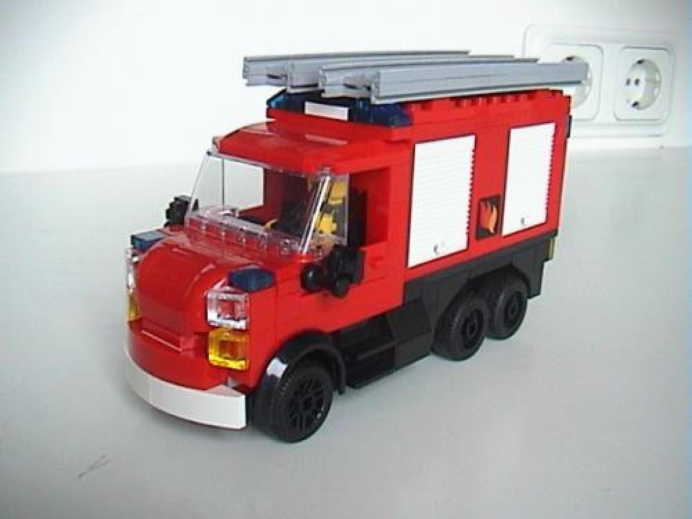 LEGO MOC Fire Truck by Lucky-Ramses | Rebrickable - Build with LEGO