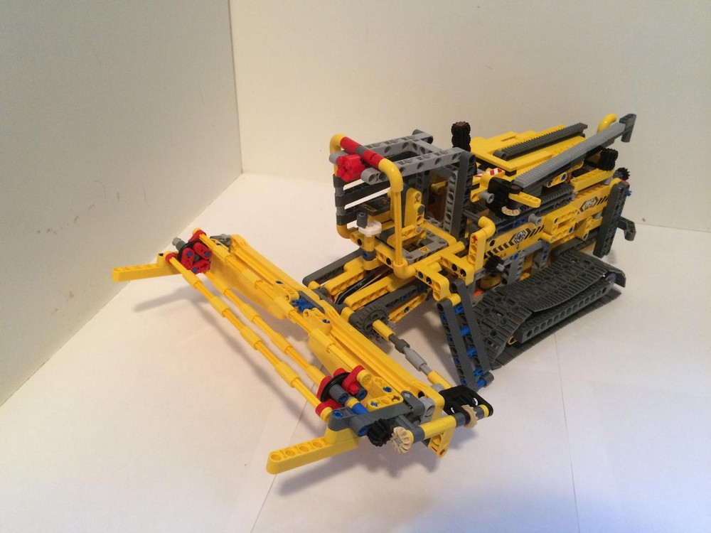 LEGO MOC Combine harvester by MattMakes | Rebrickable - Build with LEGO