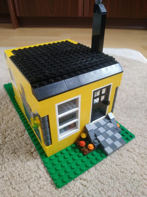 LEGO MOC-44584 Small house with hidden special function by Cat_Eye ...