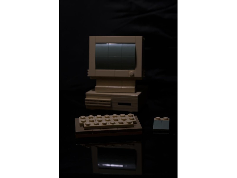 LEGO MOC Retro Computer by basakatu | Rebrickable - Build with LEGO
