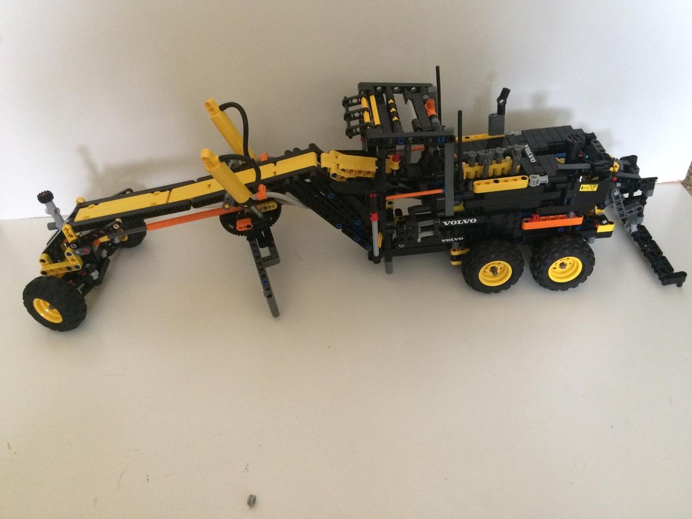 Lego Moc Road Grader By Mattmakes Rebrickable Build With Lego