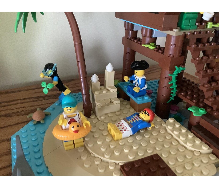 LEGO MOC 21322 Pirate Beach Hut by CathyVT | Rebrickable - Build with LEGO