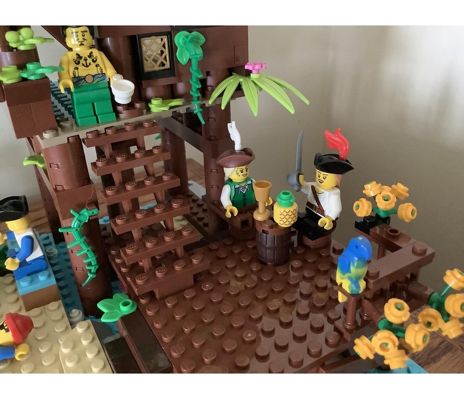 Lego Moc 21322 Pirate Beach Hut By Cathyvt Rebrickable Build With Lego