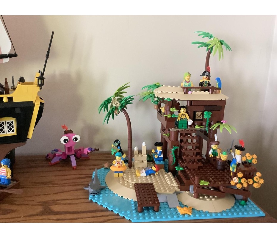 Lego Moc 21322 Pirate Beach Hut By Cathyvt Rebrickable Build With Lego