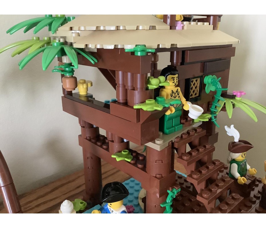 Lego Moc 21322 Pirate Beach Hut By Cathyvt Rebrickable Build With Lego