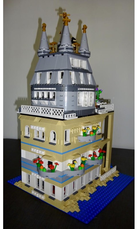 LEGO MOC Apartment building (10214) by Heaventree | Rebrickable - Build ...