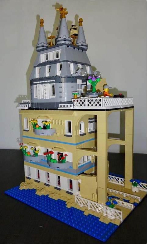 LEGO MOC Apartment building (10214) by Heaventree | Rebrickable - Build ...