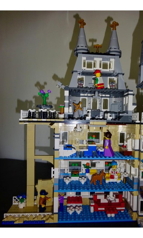 LEGO MOC Apartment building (10214) by Heaventree | Rebrickable - Build ...