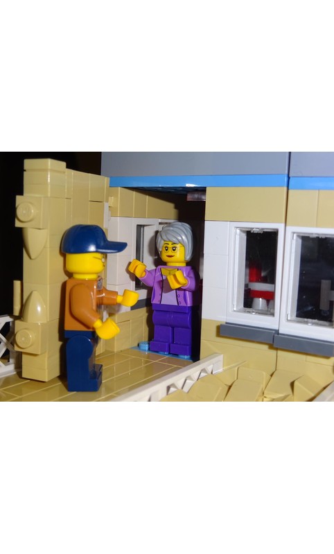 LEGO MOC Apartment building (10214) by Heaventree | Rebrickable - Build ...