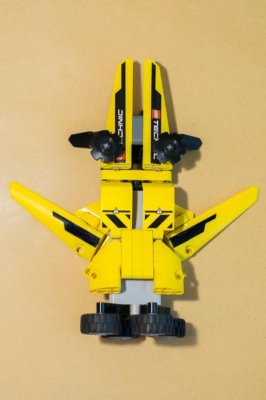 LEGO MOC Yellow flying monster by velandy12 | Rebrickable - Build with LEGO