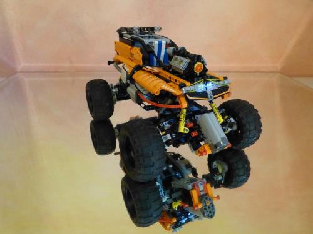 LEGO MOC ORANGE CRAWLER by finnrobinanders | Rebrickable - Build with LEGO