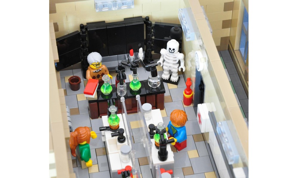 LEGO MOC Modular School by peedeejay | Rebrickable - Build with LEGO