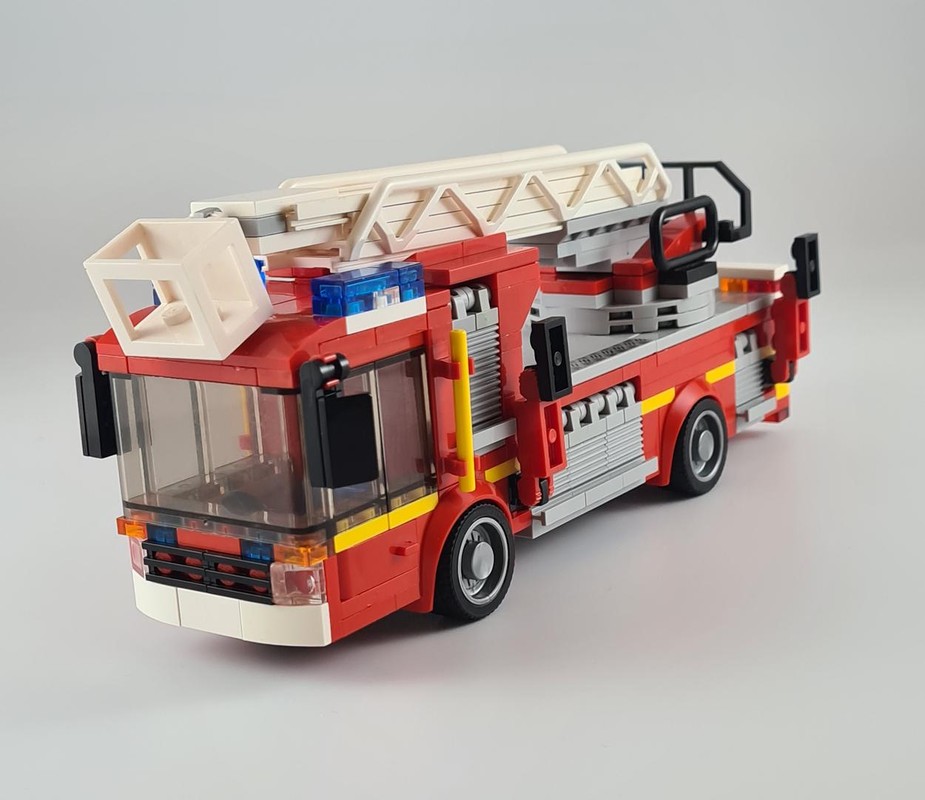 LEGO MOC UK Fire Engine Turnable Ladder 1.0 by JimBrickIt | Rebrickable ...