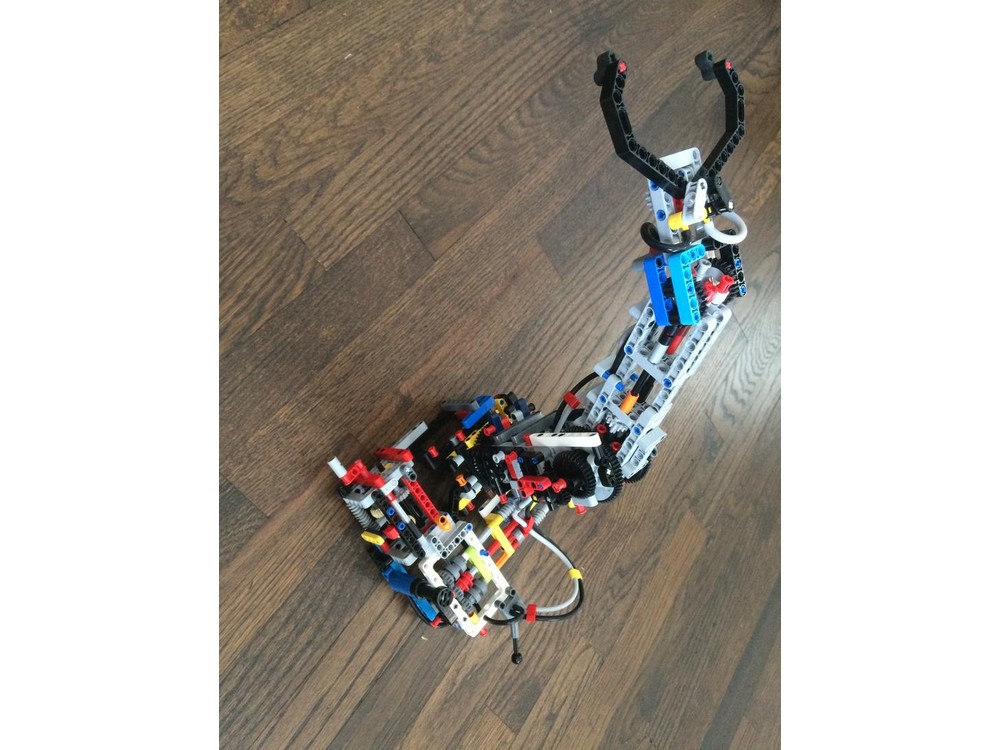 LEGO MOC Mechanical Arm by gnocchi_the_cat | Rebrickable - Build with LEGO