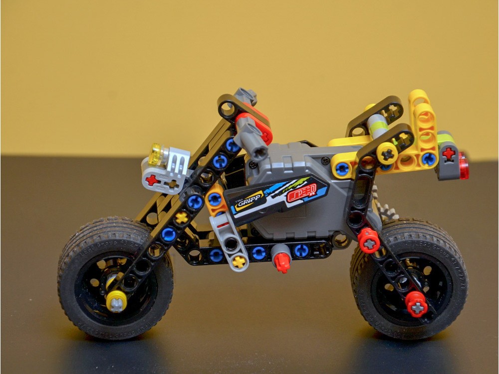 LEGO MOC Pullback motorcycle with drive chain by Pakis | Rebrickable ...