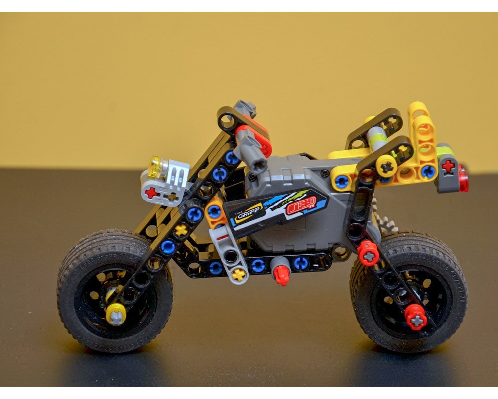 LEGO MOC Pullback motorcycle with drive chain by Pakis | Rebrickable ...