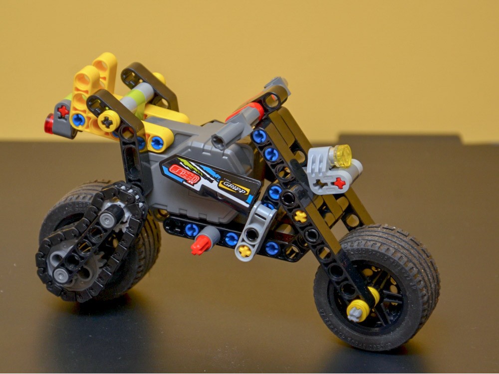 LEGO MOC Pullback motorcycle with drive chain by Pakis | Rebrickable ...