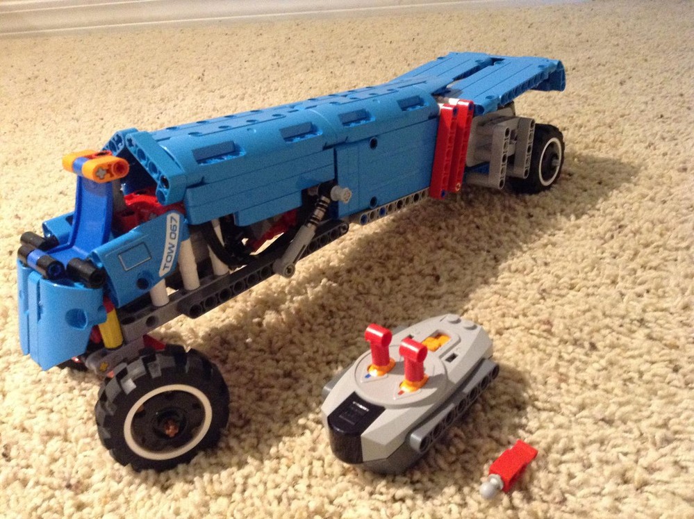 LEGO MOC Futuristic truck by TechMonkey | Rebrickable - Build with LEGO