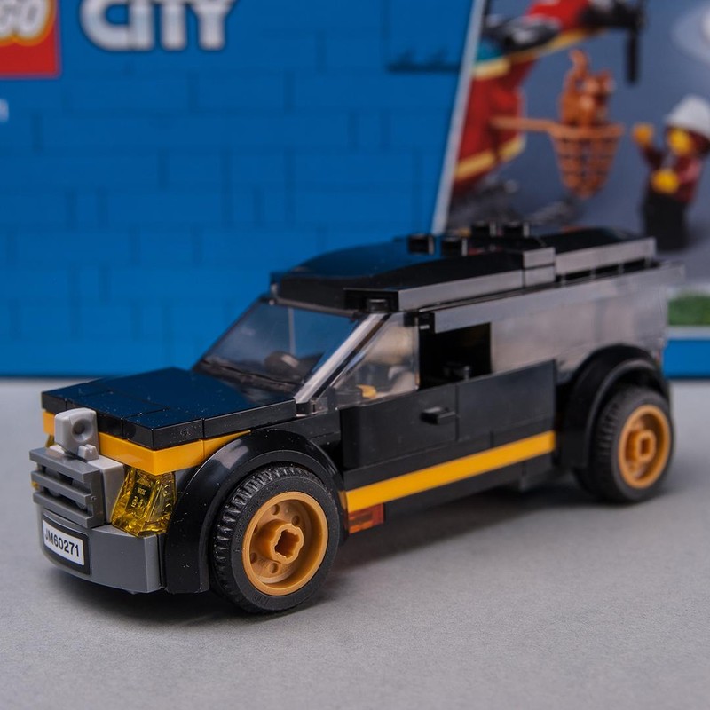 LEGO MOC 60271 Black Van by Keep On Bricking | Rebrickable - Build with ...