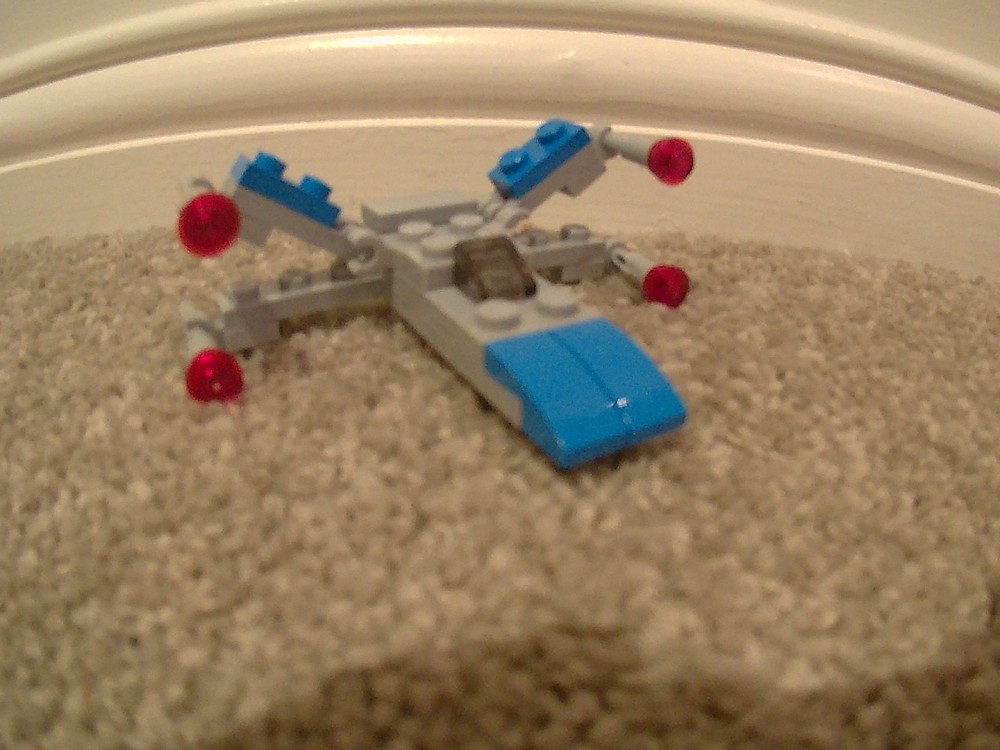 LEGO MOC Custom X-wing by Parbs | Rebrickable - Build with LEGO