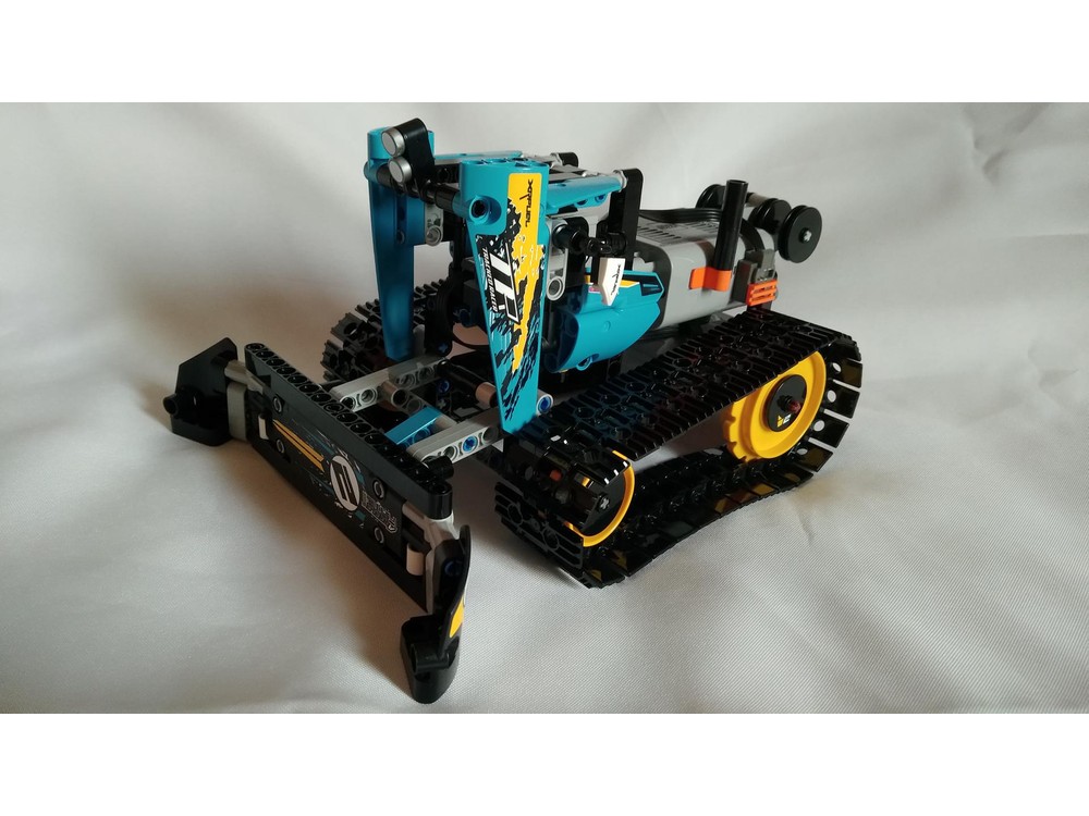 LEGO MOC 42095 Snow Groomer by artemisovsky | Rebrickable - Build with LEGO