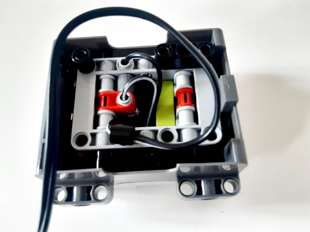 LEGO MOC Powered Up 9V DC Adapter by kueden | Rebrickable - Build with LEGO