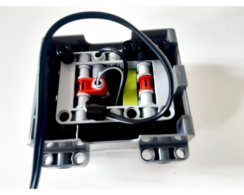 LEGO MOC Powered Up 9V DC Adapter by kueden | Rebrickable - Build with LEGO