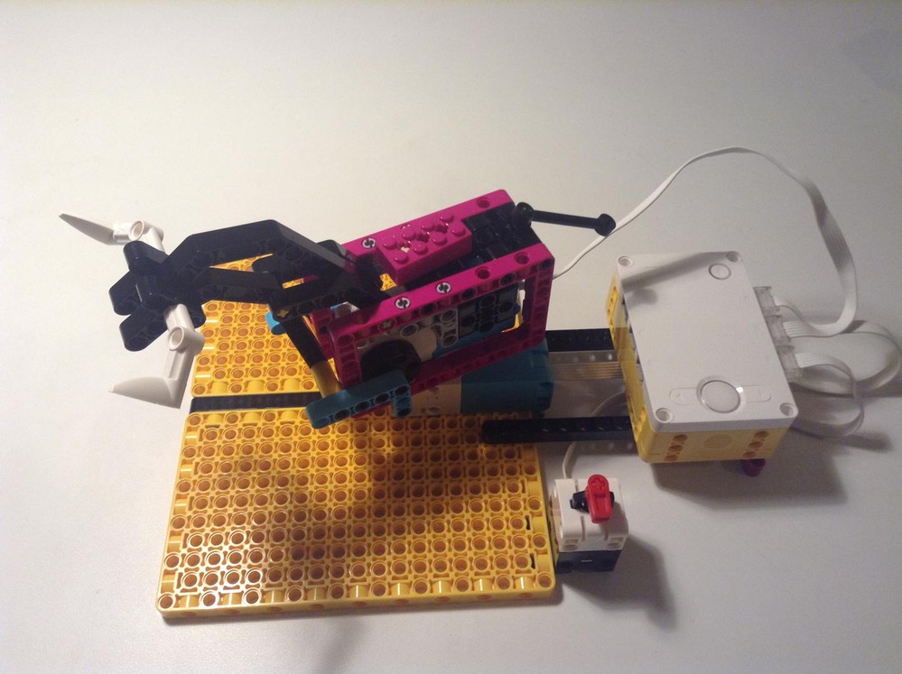 LEGO MOC Spike Mechanical Bull by TTFrA | Rebrickable - Build with LEGO