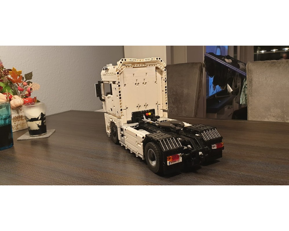 LEGO MOC 1:17 RC Semi Tractor (Powered Up) by Huwi | Rebrickable ...