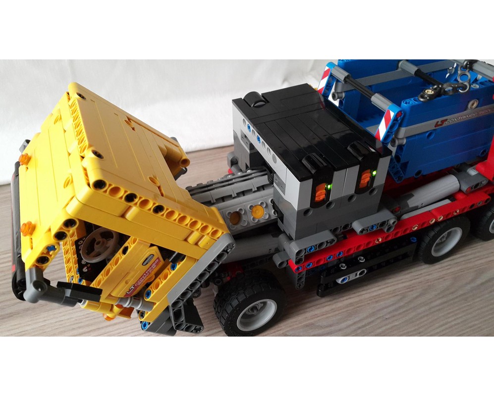 LEGO MOC 42024 Container Truck Motorized & RC by Chilekesh | Rebrickable - Build with LEGO