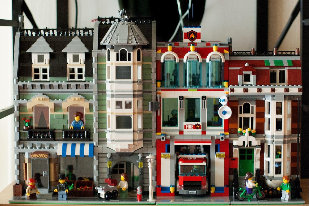 LEGO MOC Narrow Firehouse by timeremembered | Rebrickable - Build with LEGO