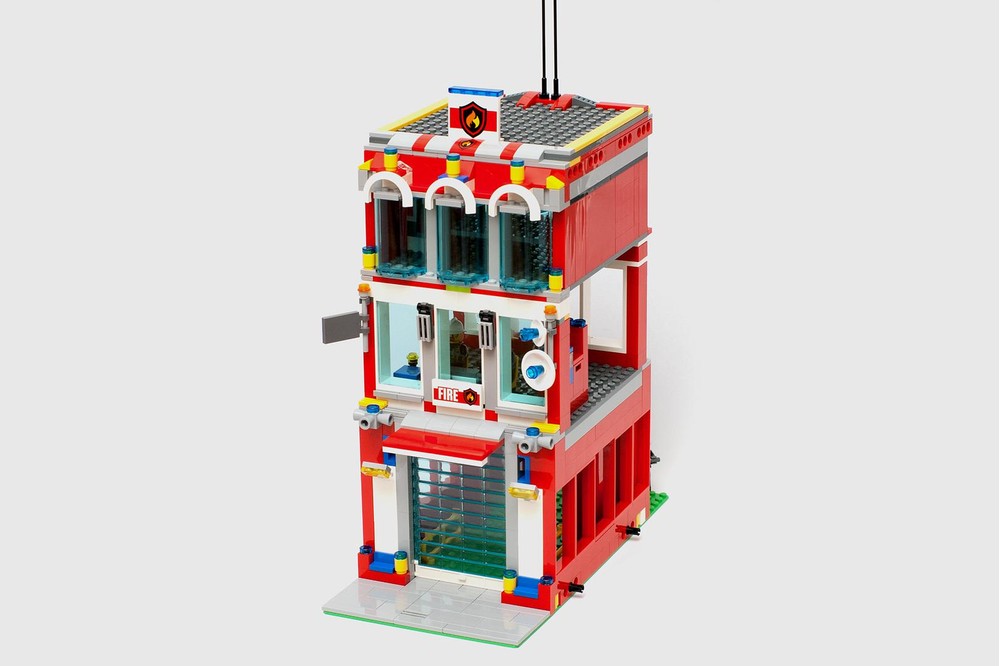 LEGO MOC Narrow Firehouse by timeremembered | Rebrickable - Build with LEGO