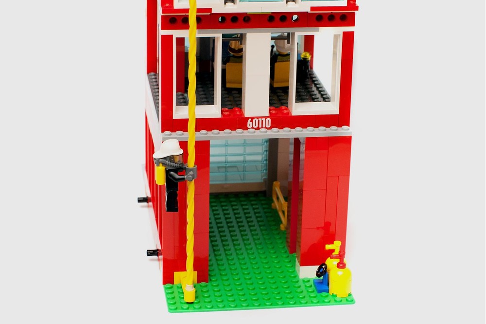 LEGO MOC Narrow Firehouse by timeremembered | Rebrickable - Build with LEGO