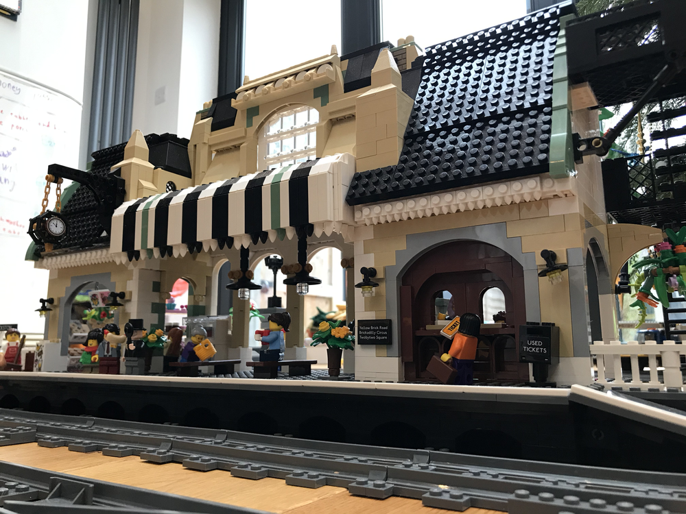 LEGO MOC Brickston Station by tomclarke | Rebrickable - Build with LEGO