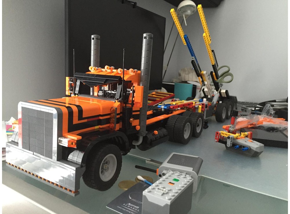 LEGO MOC Peterbilt 389 with Ultra Sleeper by motomatt | Rebrickable ...