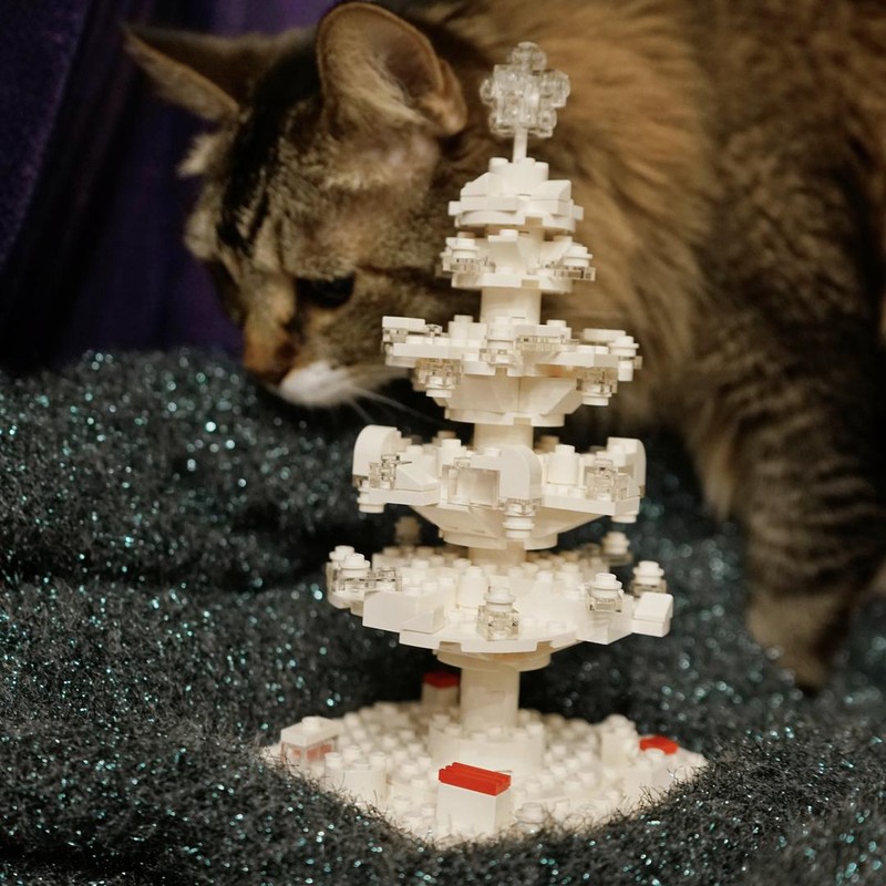 LEGO MOC White Christmas Tree by SFOMM | Rebrickable - Build with LEGO