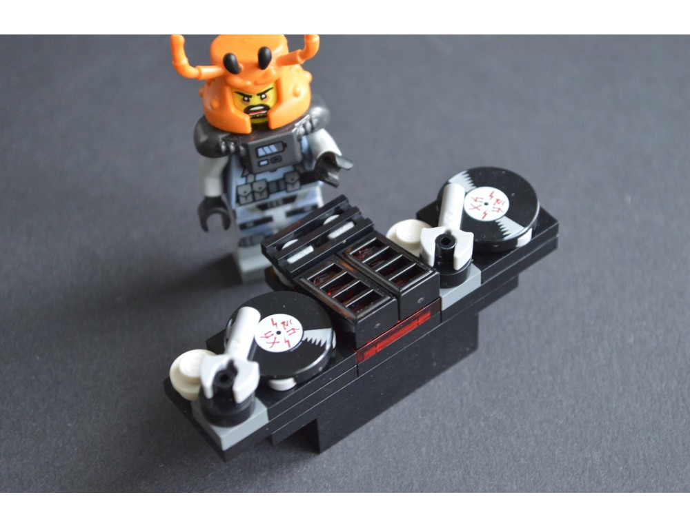 LEGO MOC Quake Bass Café by dorianbricktron | Rebrickable - Build with LEGO